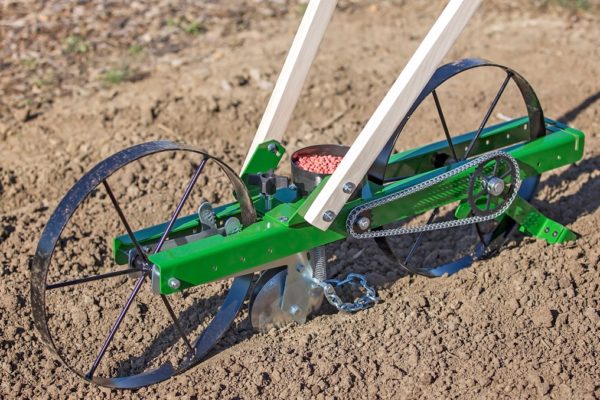 The 5 Best Seeders for Your Organic Farm or Garden - LeafScore