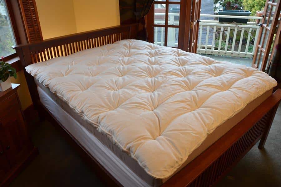 The 6 Best Organic & Non-Toxic Mattress Toppers - LeafScore