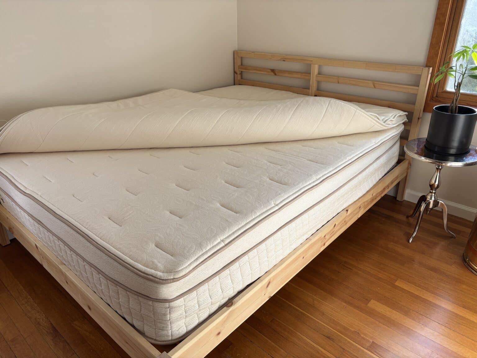 The 6 Best Organic & Non-Toxic Mattress Toppers - LeafScore
